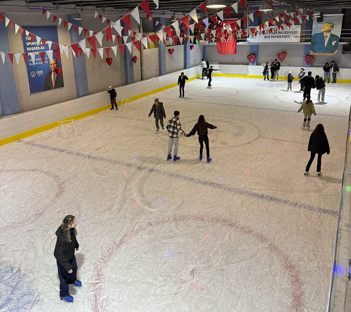 Antalya’nın tek buz pisti yenilendi: işte güncellenen kurallar ve ...